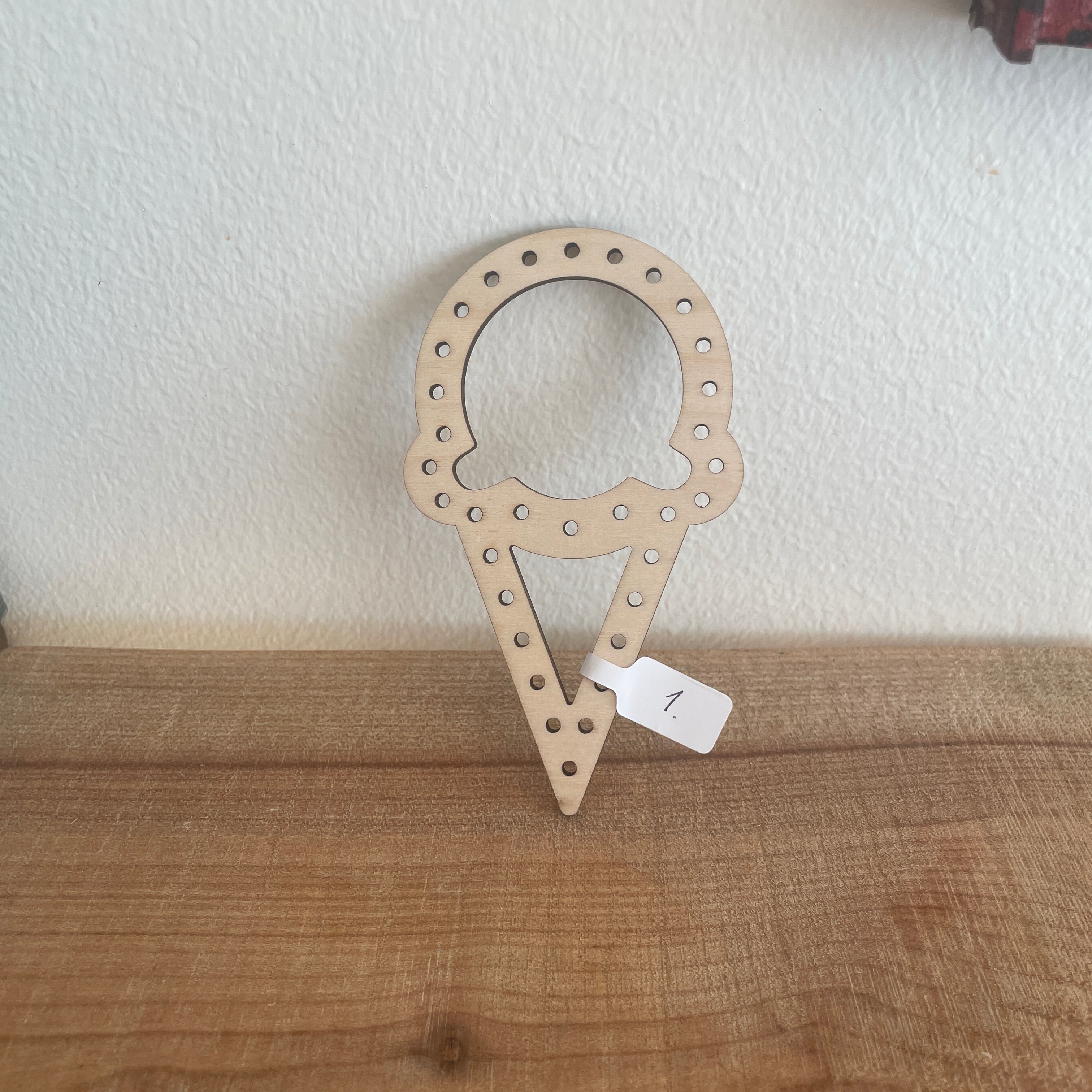 Træfigur - Isvaffel 1 - 2. sortering – Høvisch Design